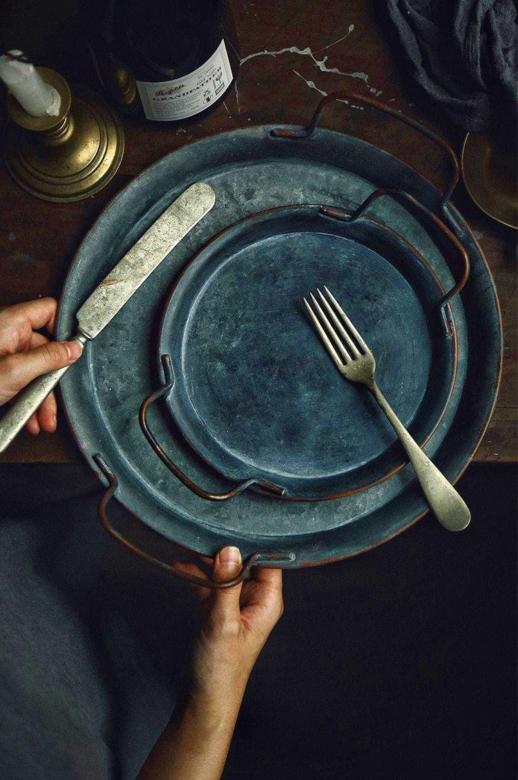 European Retro Metal Plate With Handles – The Brand Decò